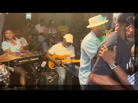 #Detroit Vibes live band! turnt up in here ,this to funny - YouTube