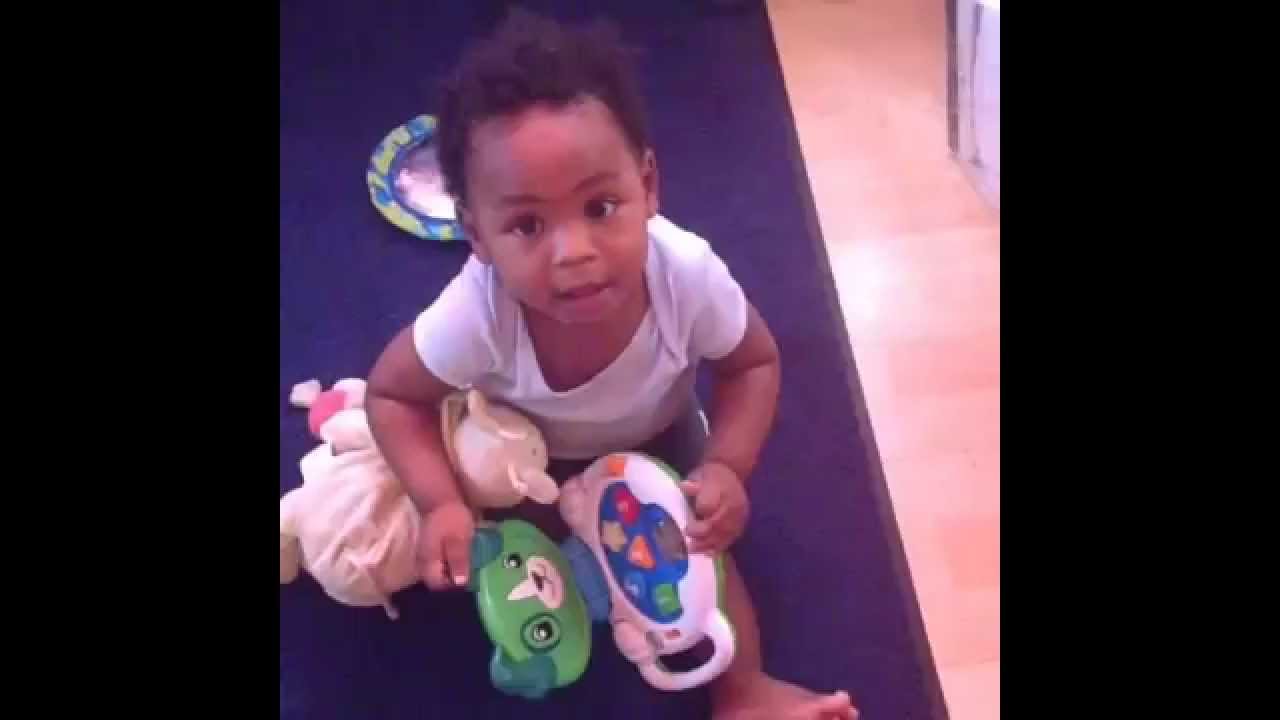 Smartest Baby Ever ~ Baby throwing kisses&waving at 9 months old - YouTube