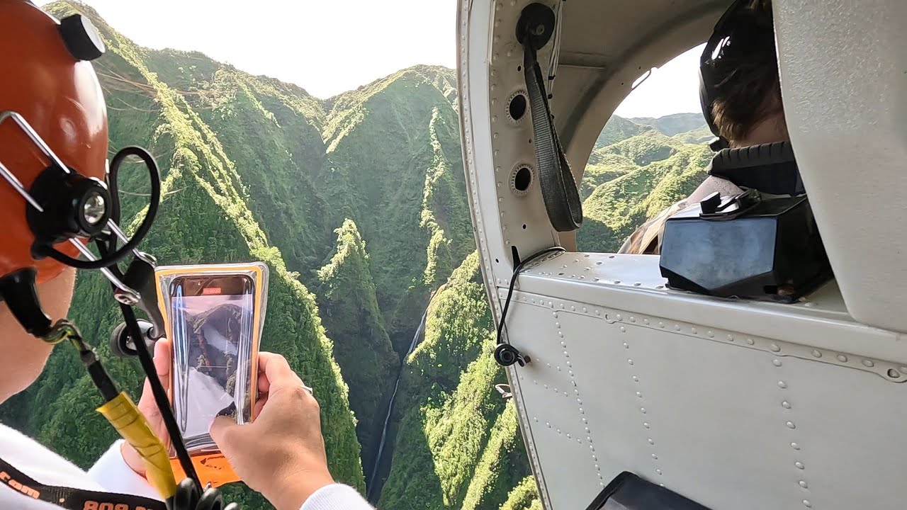 DOORS OFF HELICOPTER TOUR IN HAWAII *MAGNUM HELICOPTERS - YouTube