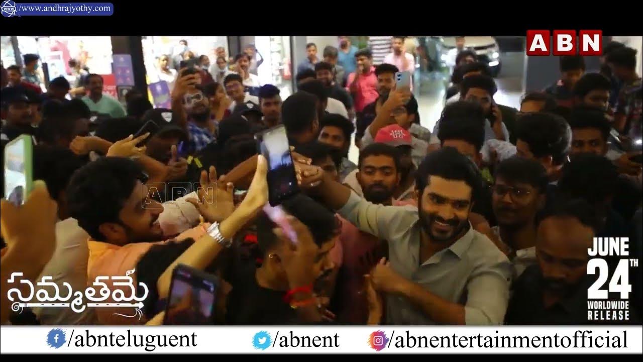 Actor Kiran Abbavaram Hungama at PVP Mall || Sammathame Movie || ABN Entertainment - YouTube