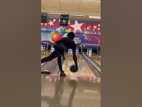 I BOWLED A 2 HANDED BOWLING STRIKE IN THE POCKET!! | JASON BELMONTE STYLE #shorts #bowling - YouTube