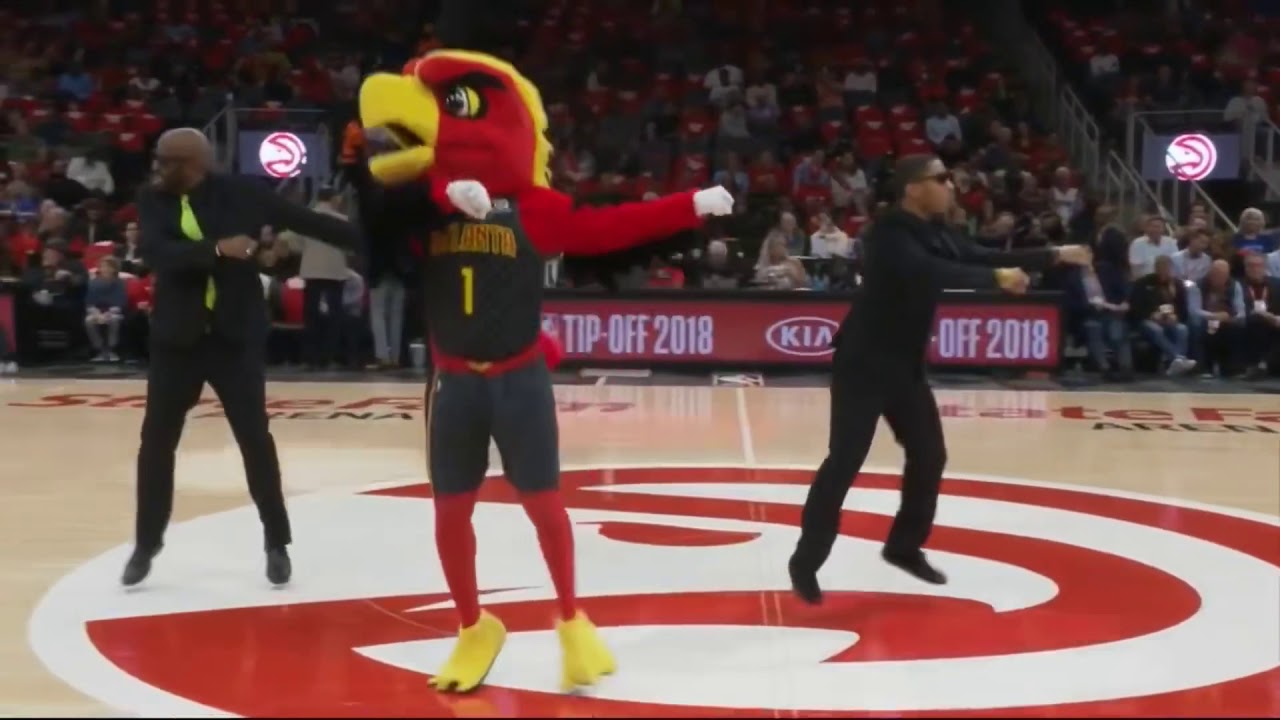 Atlanta hawks dancing mascot - YouTube