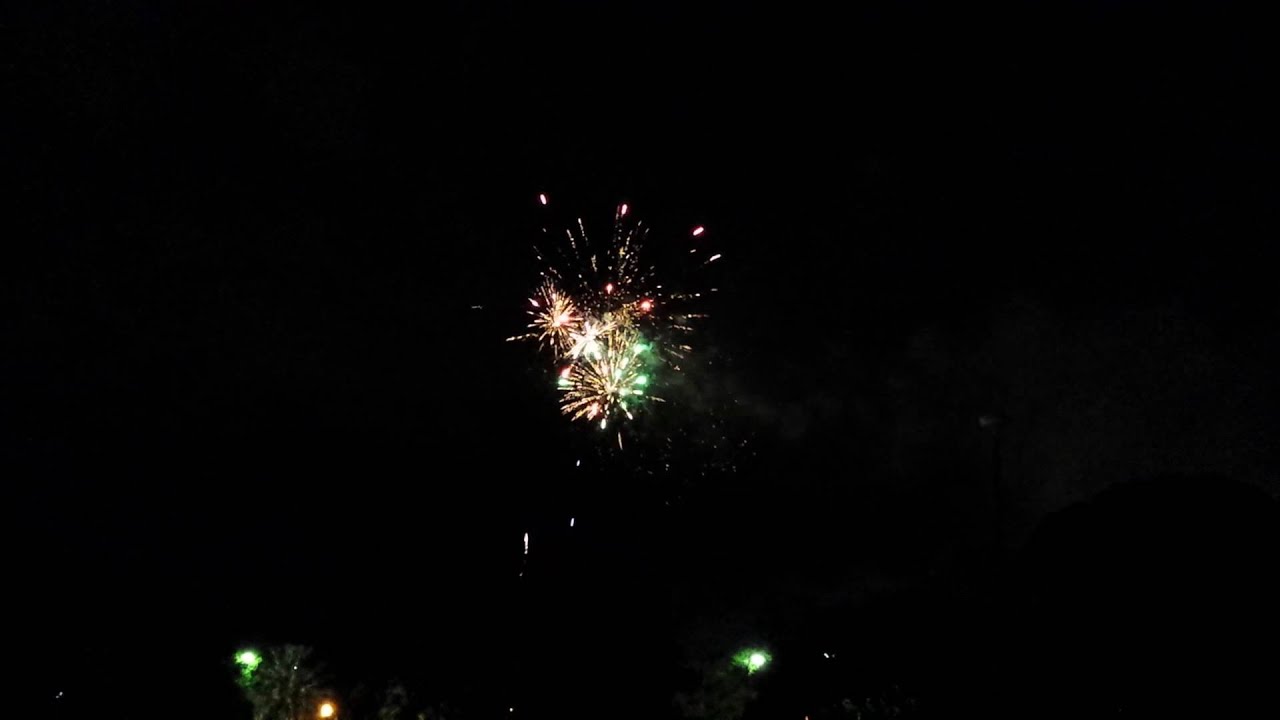 Enmore Park, Australia Day fireworks 2014. - YouTube