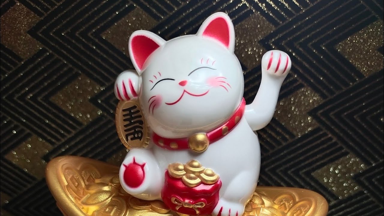 Hey maneki neko..Are you waving at me 🤗😻 #Support #Beckoning cat - YouTube