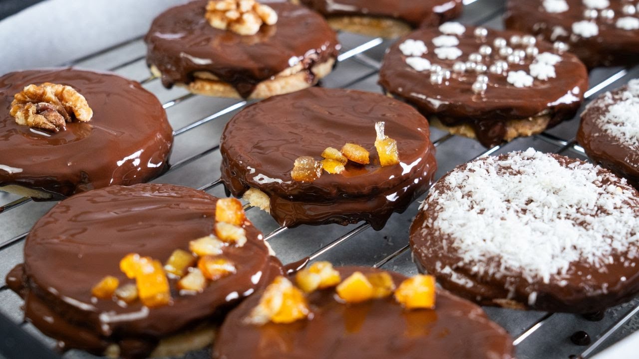 Coconut Isler - delicious coconut cookie with jam and a generous amount ...