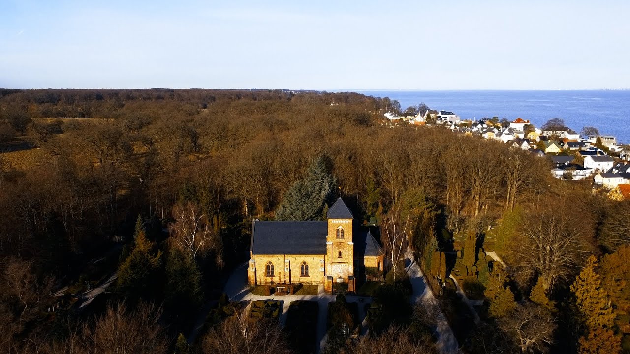 Taarbaek Kirke - YouTube