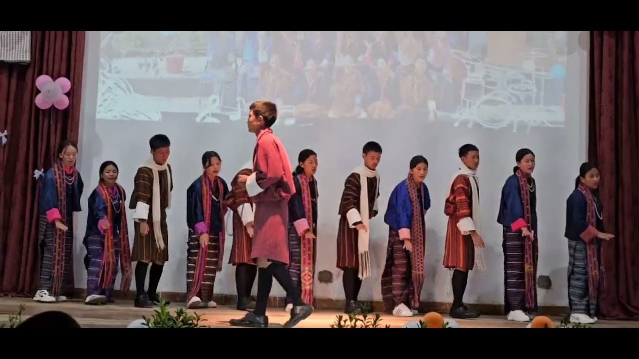 Zhungdra dance by Pakshikha central school - YouTube