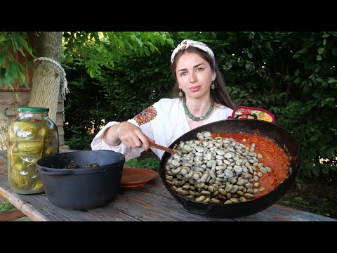 Etsiz lezzetli köy yemeği! Domates soslu fava fasulyesi pişirme. Vegan gıdası