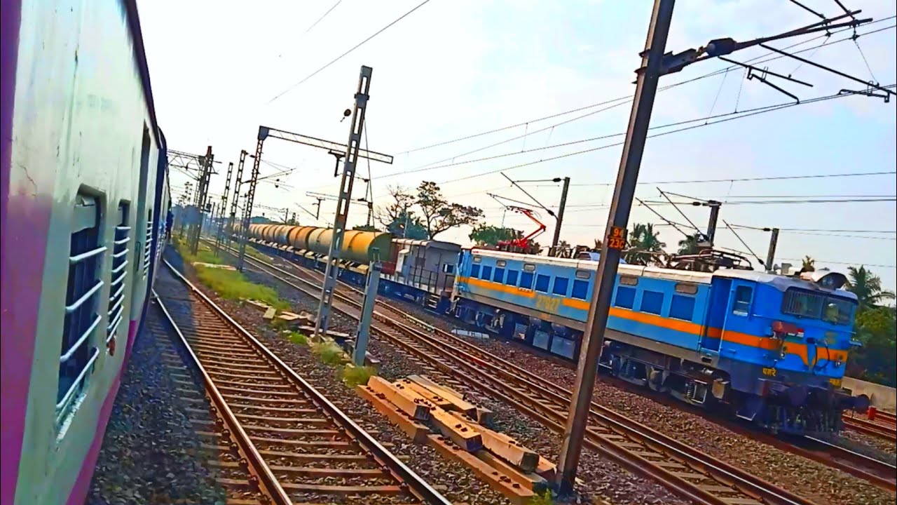 Howrah- Barddhaman Local Train Enters Shaktigarh Station - INSANE ...