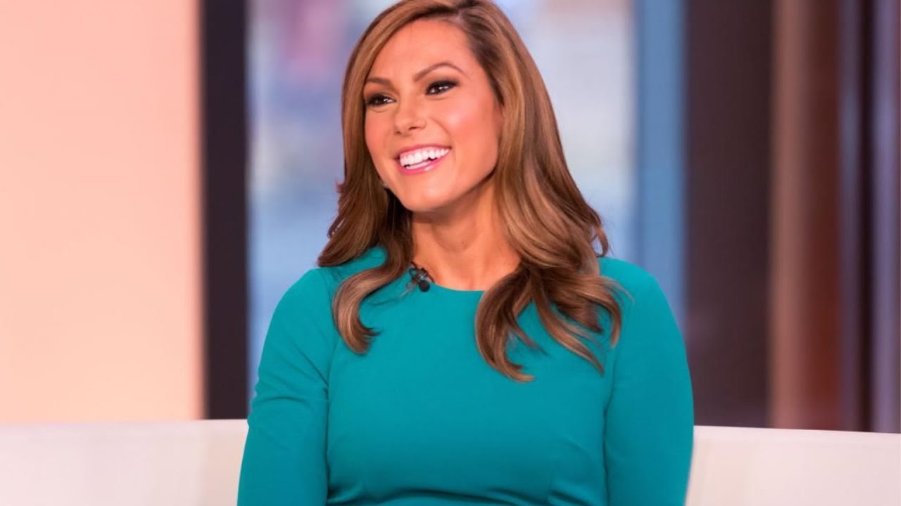 Lisa Boothe Shows Off Her Perfect Figure In New Photo - YouTube