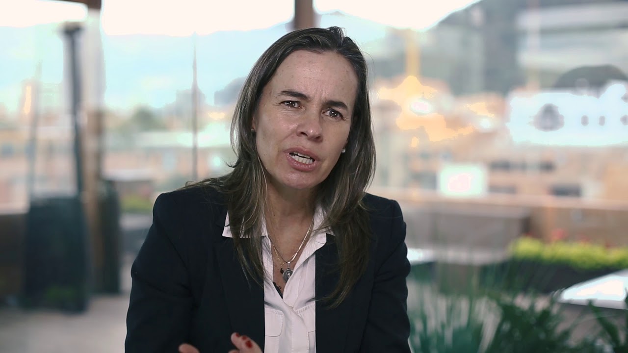 María Isabel Cerón - La rutina de la guerra - YouTube