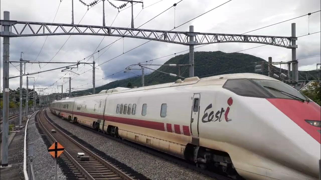 ゆっくり軽井沢駅を通過するE926形 East i S51編成 - YouTube