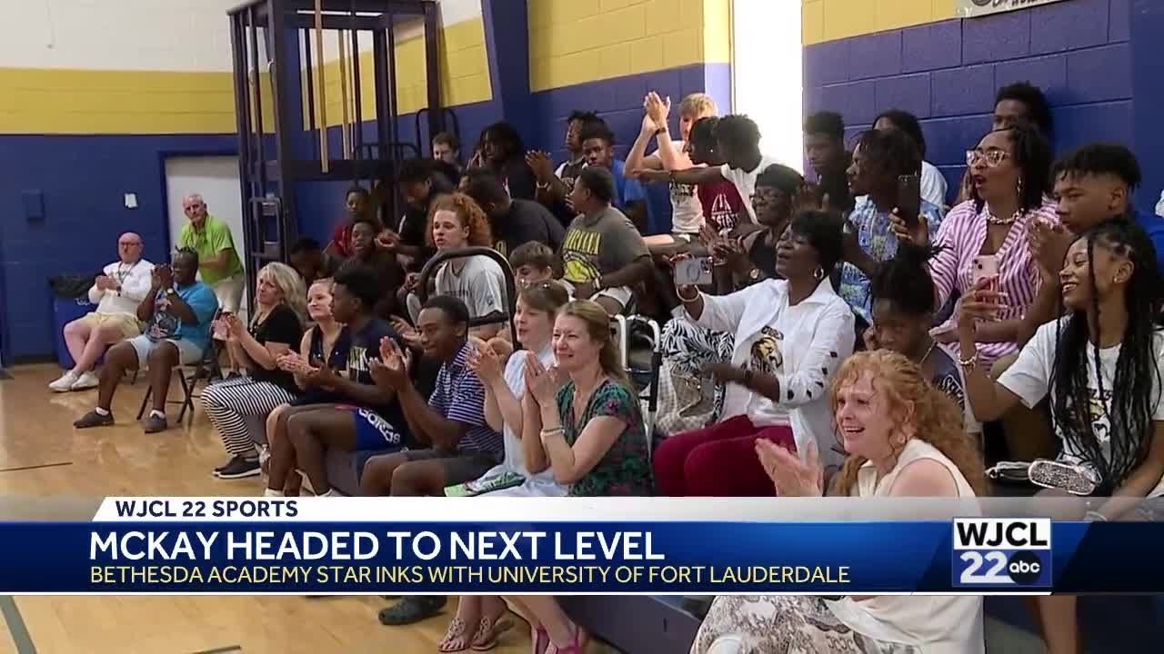 McKay puts pen to paper - YouTube