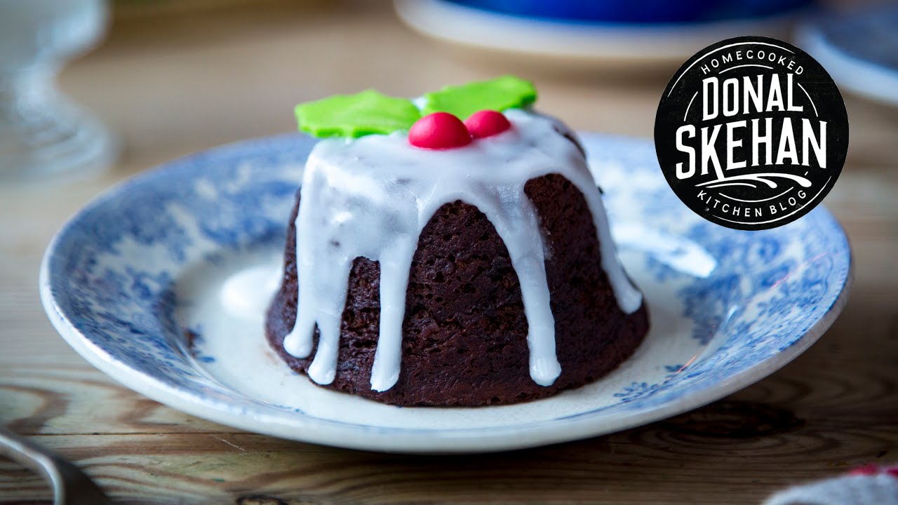 Mini Chocolate Christmas Puds! - YouTube