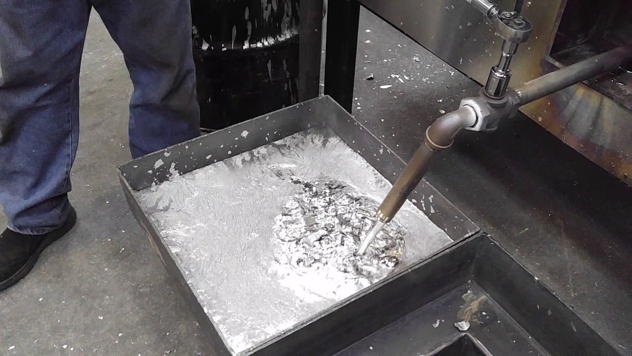 Accurate Recycling - Lead Pouring - YouTube