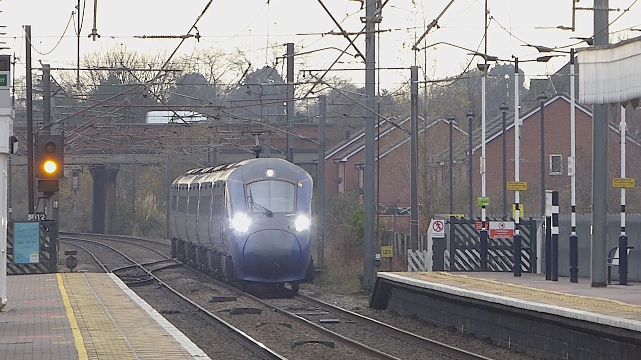 Hull Trains Class 802 passes Newark Northgate (14/12/21) - YouTube