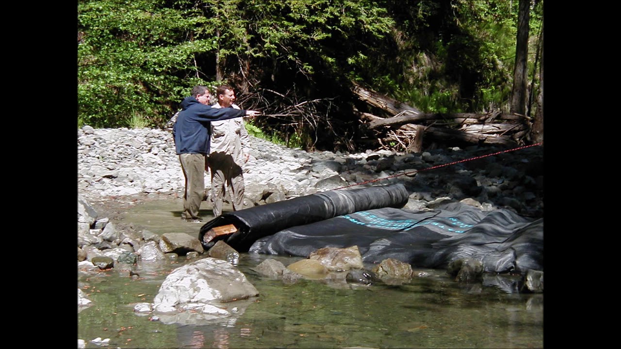 4ft AquaDam, Stream Impoundment, Hobbiton, CA 2002 - YouTube