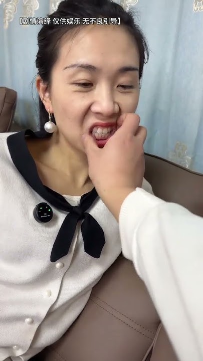 Don't women grow beards? Record real life. Laugh every time you watch it. Funny couple. Daily li ...