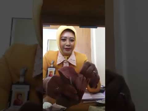 Heboh Perhatikan Tangan Kiri Karyawan Cantik Bank Ini