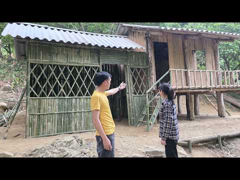 The kind man gave a padlock and helped the single mother build a staircase.