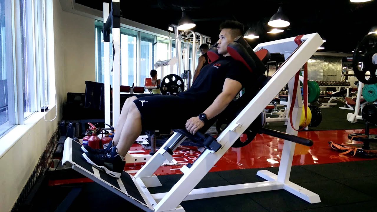 Hack Squat (Close Stance) - YouTube
