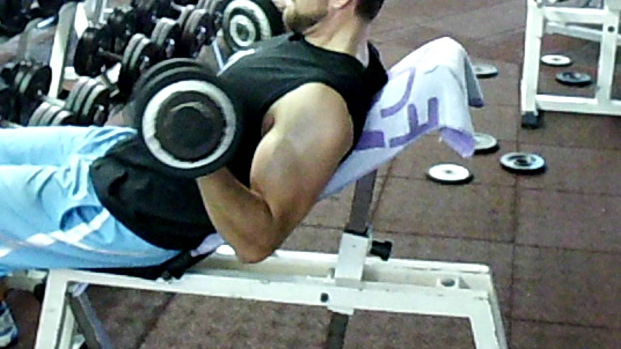 CURL CON MANCUERNAS INCLINADO SIMULTANIO - YouTube