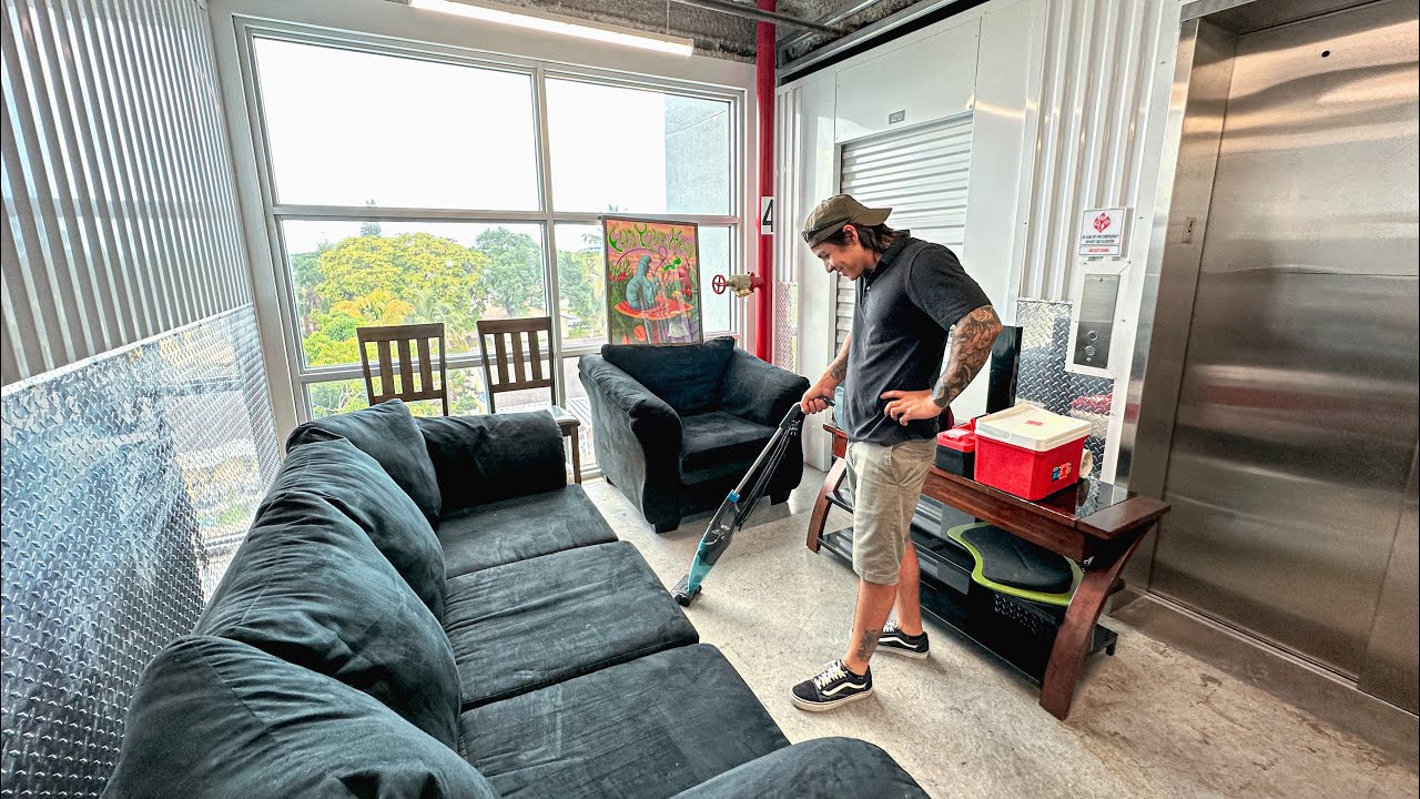 COMPRE UN ALMACÉN LLENO DE MUEBLES PARA LA CASA NUEVA DEL CÁMARA ...