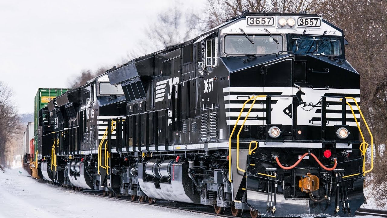 Norfolk Southern HD: Brand New GE ET44AC Locos Blow Through Piscataway on The Lehigh Line (3/16 ...