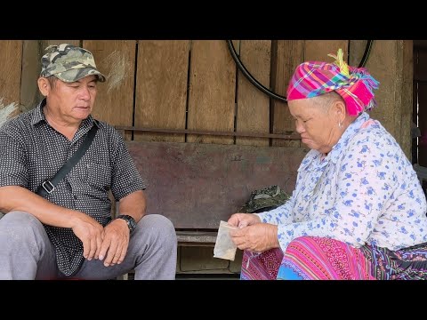 Before Sunrise, Father Fed the Chickens and Headed to the Rice Fields Alone
