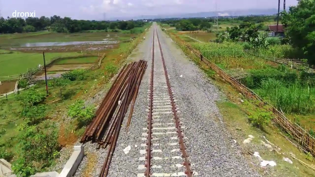 Jalur Rel Kereta Api Maros Menuju Ke Stasiun Mandai #drone - YouTube