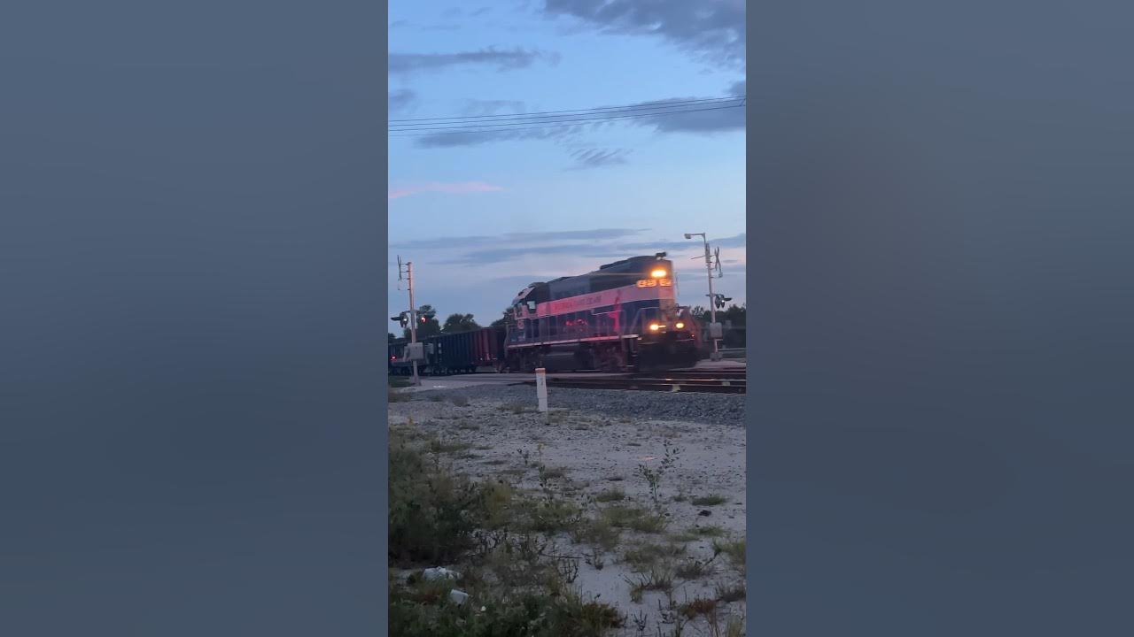 FEC Train 950-20 with GP40-2 engine 425 leading in Jensen Beach, FL on 8/20/24 - YouTube