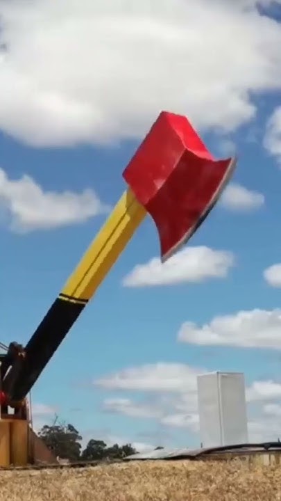 Гигантский топор VS Тесла #crash #tesla #shorts #тесла - YouTube