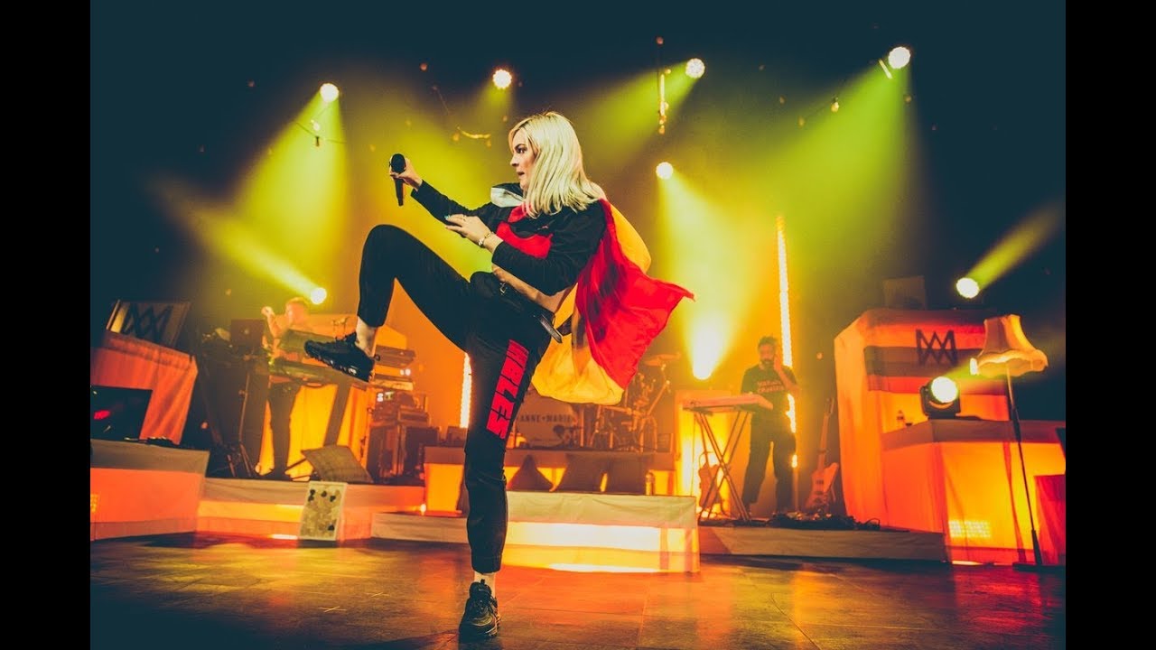 Anne-Marie - Intro + Cry | Live at AB, Brussels - YouTube