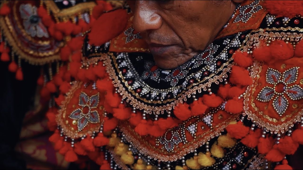 Topeng dance Indonesia - YouTube