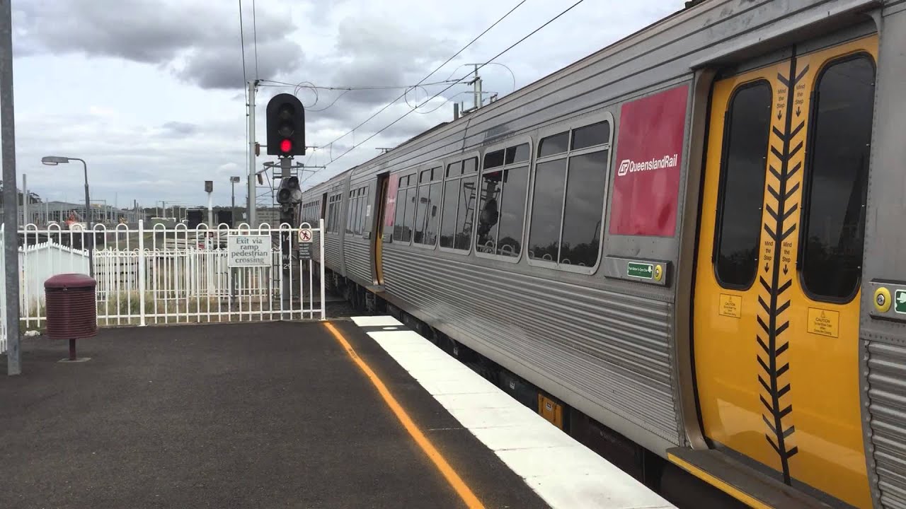 EMU 40 Departing Wulkuraka station on the Rosewood line - YouTube