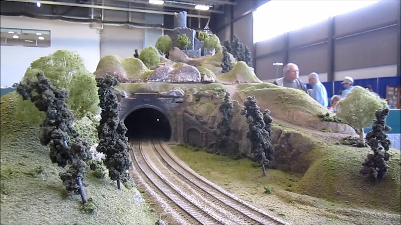 SuperTrain 2018 Part 1. North American HO layouts. - YouTube