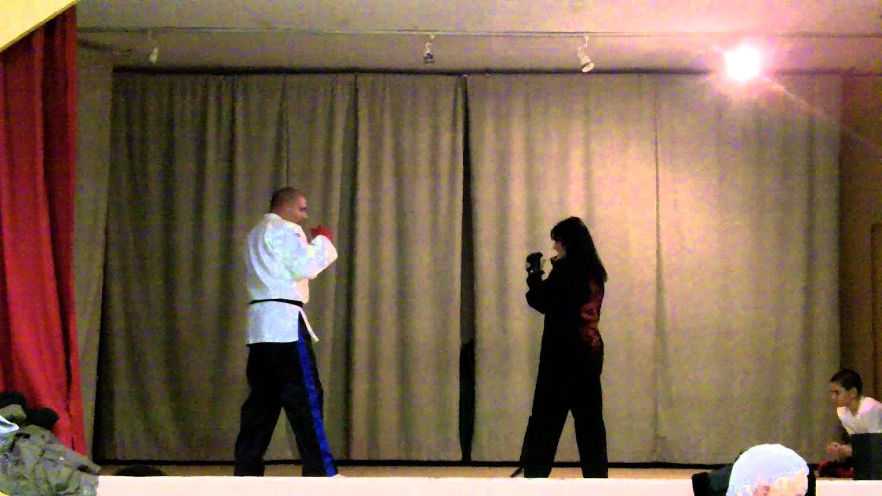 Démonstration de self défense et boxe birmane - YouTube
