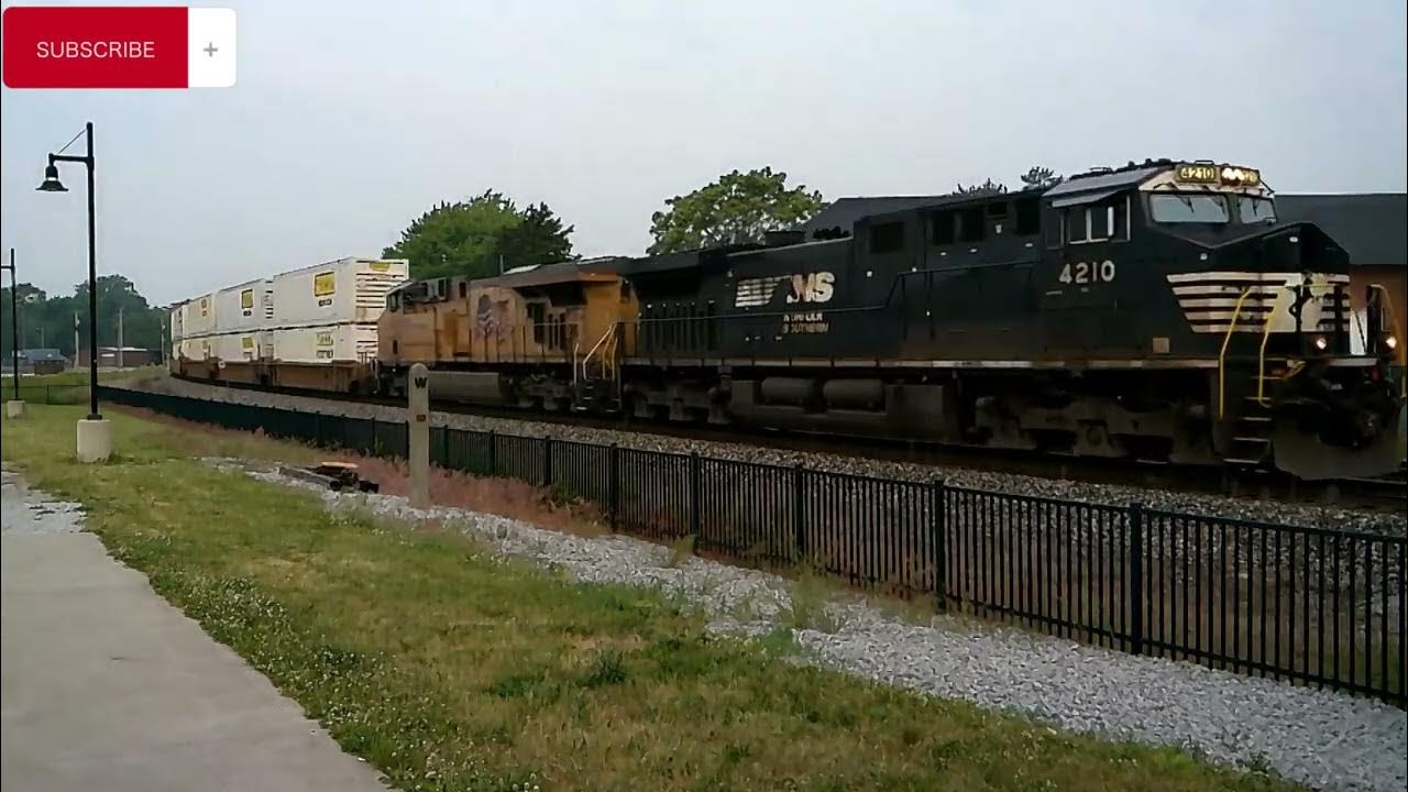 Norfolk Southern Intermodal Train Fostoria OH 2023-06-06 with AC44C6M 4210 leading. - YouTube