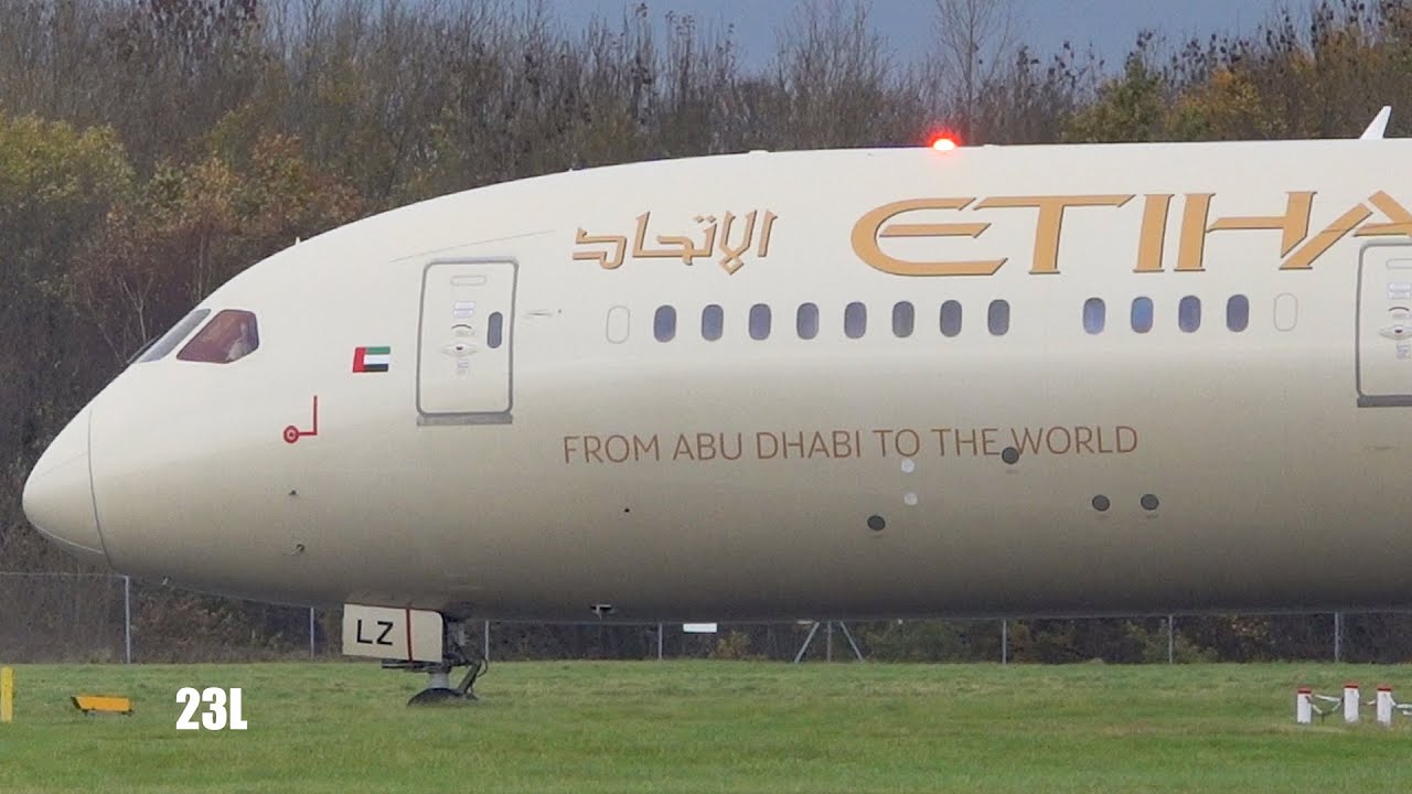 EY21 Etihad Airways Boeing 787-9 Dreamliner A6-BLZ Abu Dhabi AUH To ...