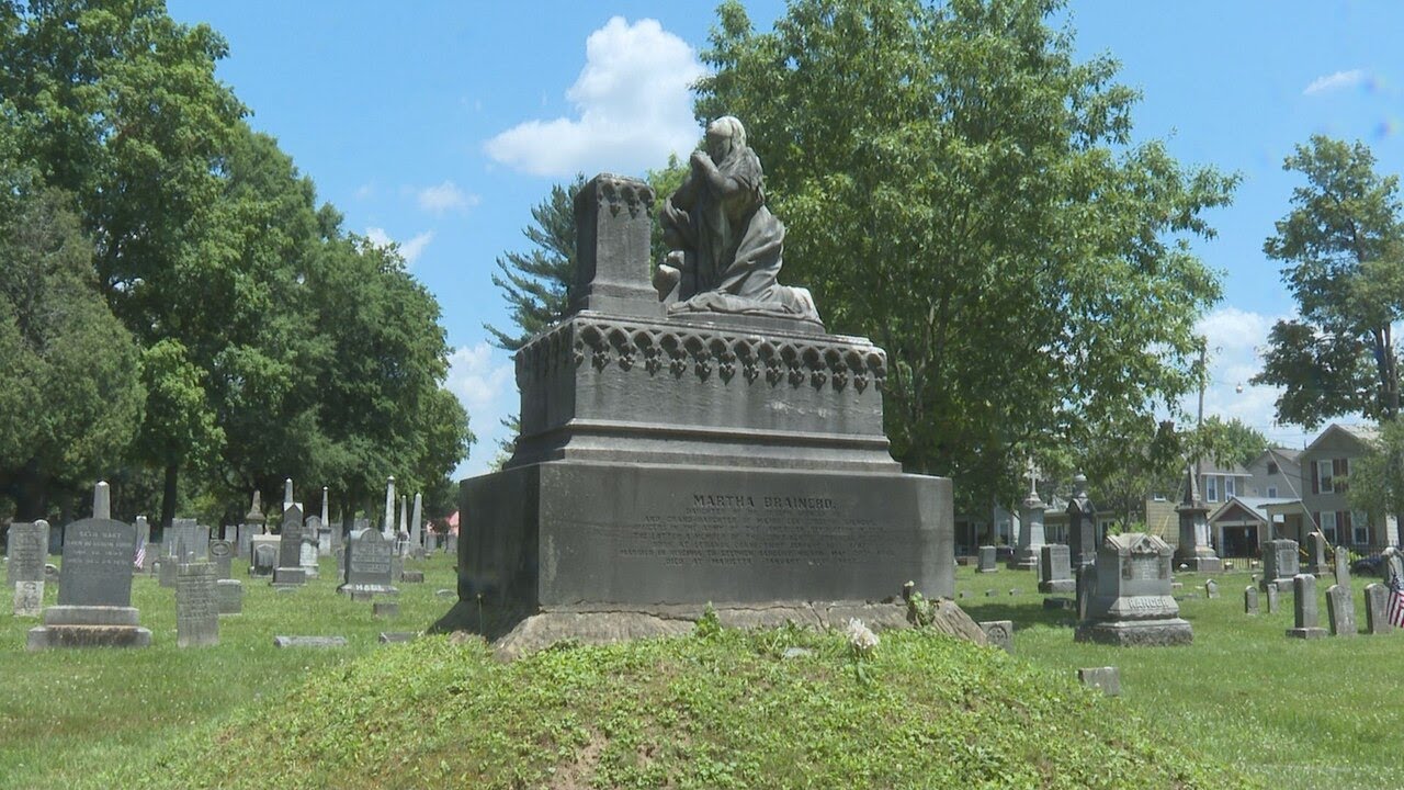Mound Cemetery tells stories of the American Revolution - YouTube