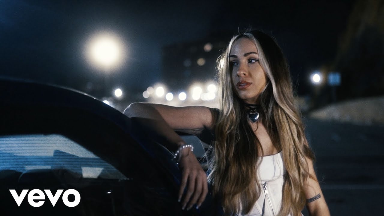 Laura West - VUELTAS DE CAMPANA ft. Frizzy The Streetz - YouTube