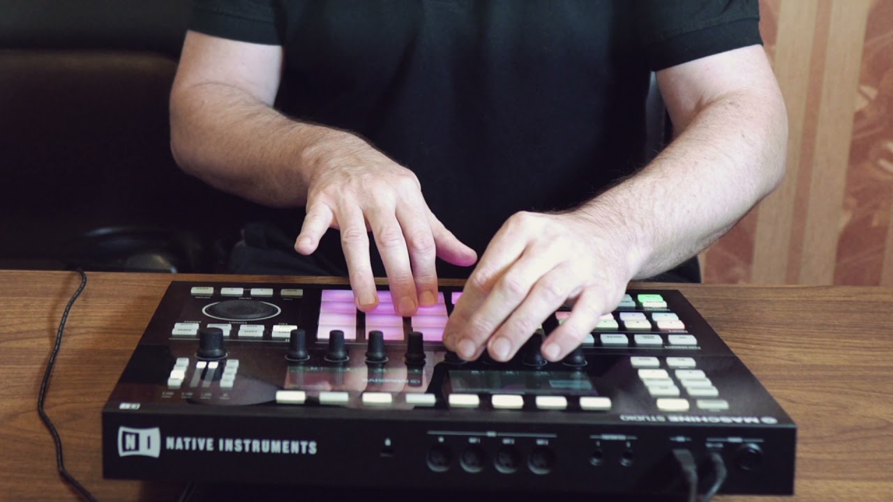 Native Instruments Maschine Studio / Live Performance / Techno Music ...