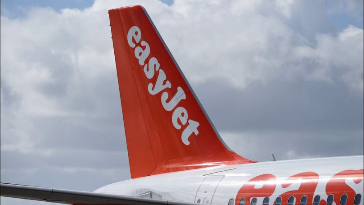 Couple Have Sex on EasyJet flight to Manchester in front of passengers ...