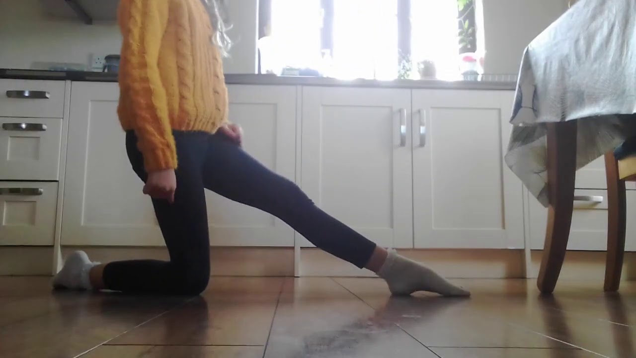 How to do the splits - YouTube