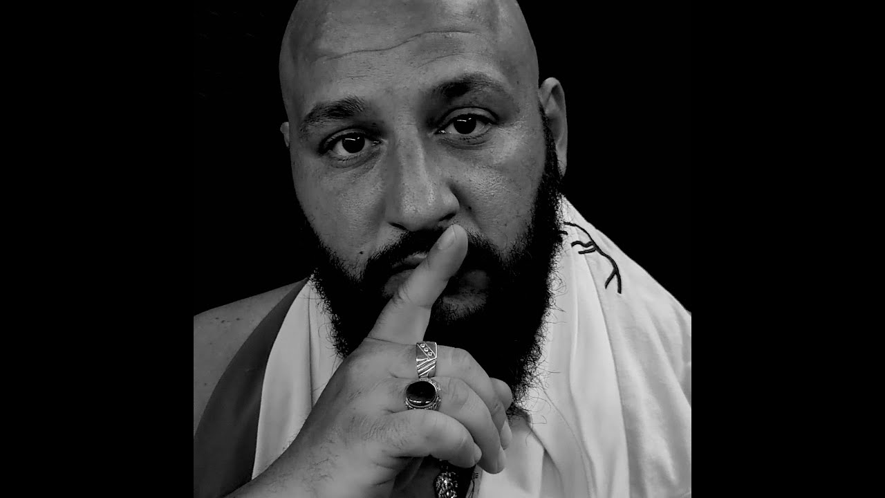 Don Gio Manigance lyrics video officiel - YouTube