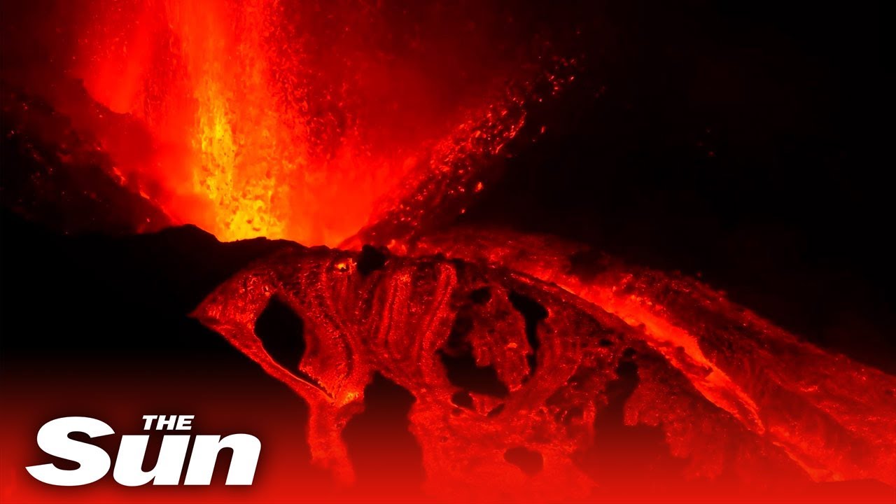 La Palma volcano: Lava flows from mountain as eruption continues - YouTube