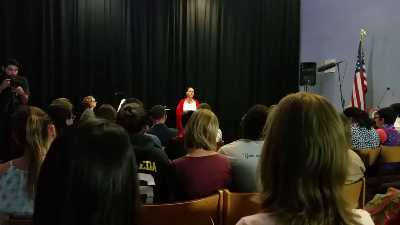 Lucia singing Seguidillas Religiosas by Manuel Pla - YouTube