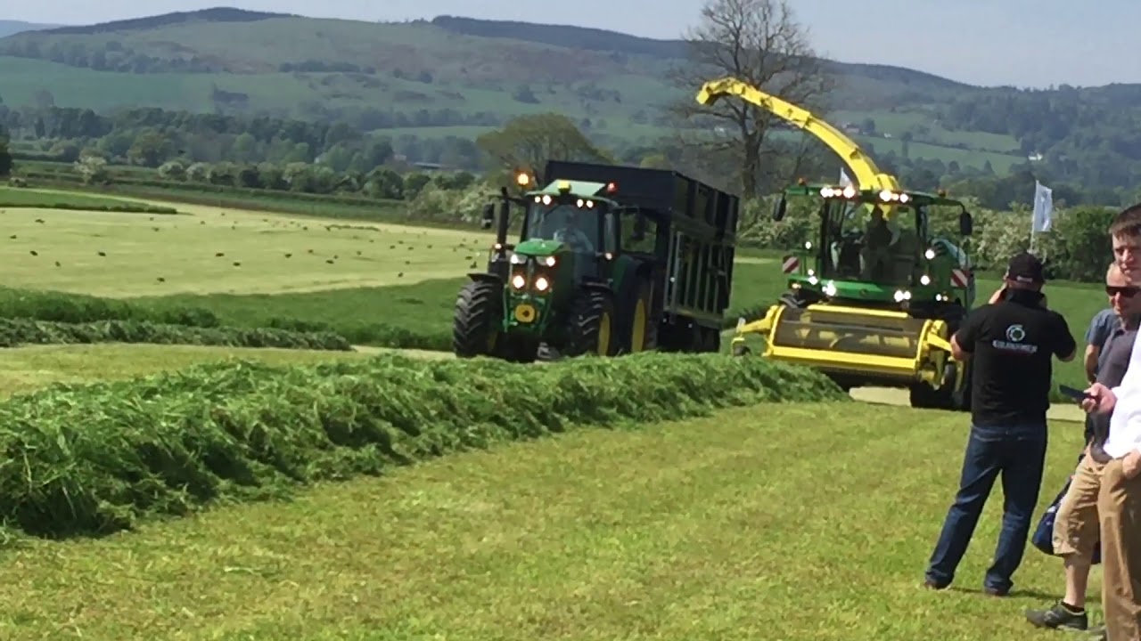 Scot grass 2019 John Deere 9900i self propelled chopper - YouTube