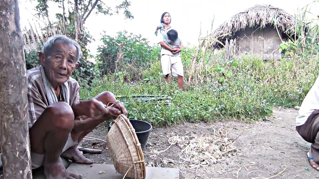 Basket weaver in the village of Tulgao Tinglayan | Kalinga istaychi ...