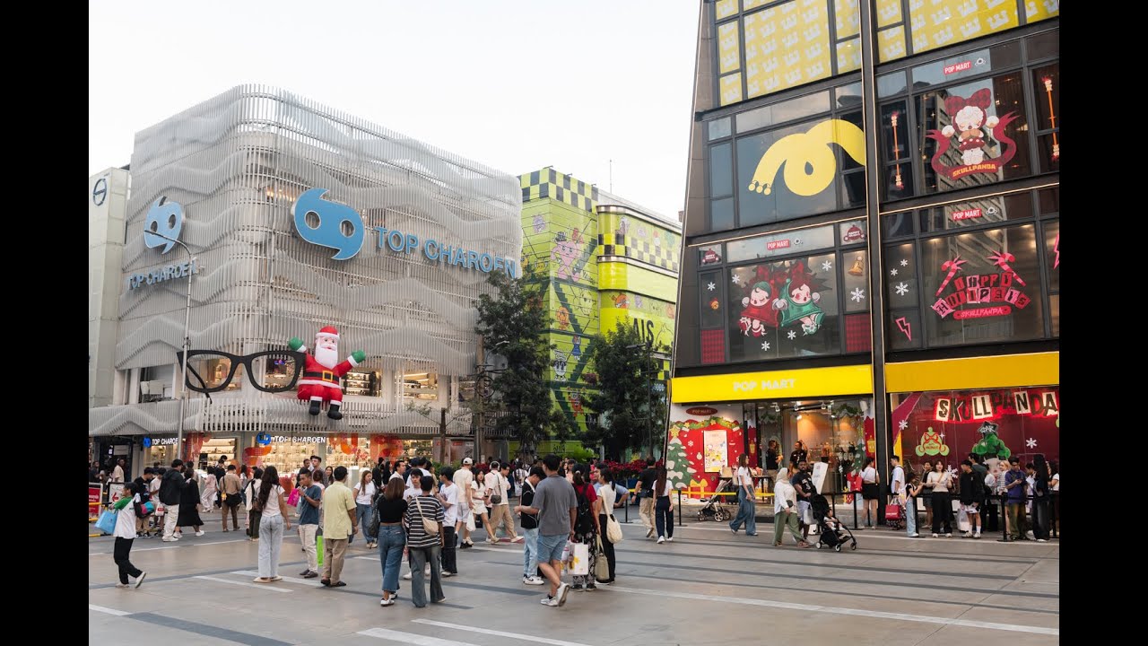 [4K] Walking through the most popular streets of Siam Square on weekend ...